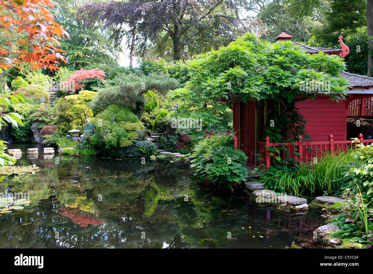 Red Japanese Tea House High Resolution Stock Photography and Images - Alamy