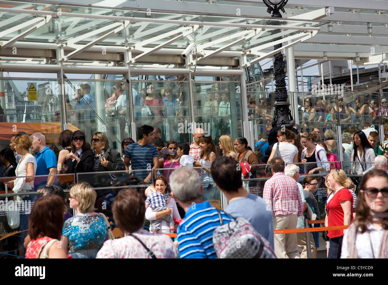 London eye queue hi-res stock photography and images - Alamy