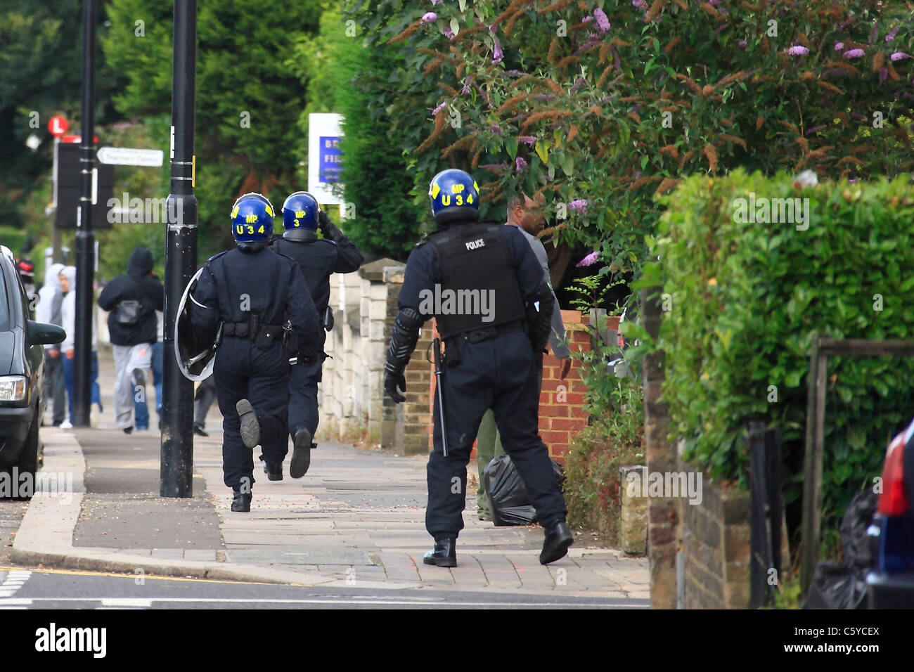 Riot police chase gangs of youths around the streets of Enfield ...