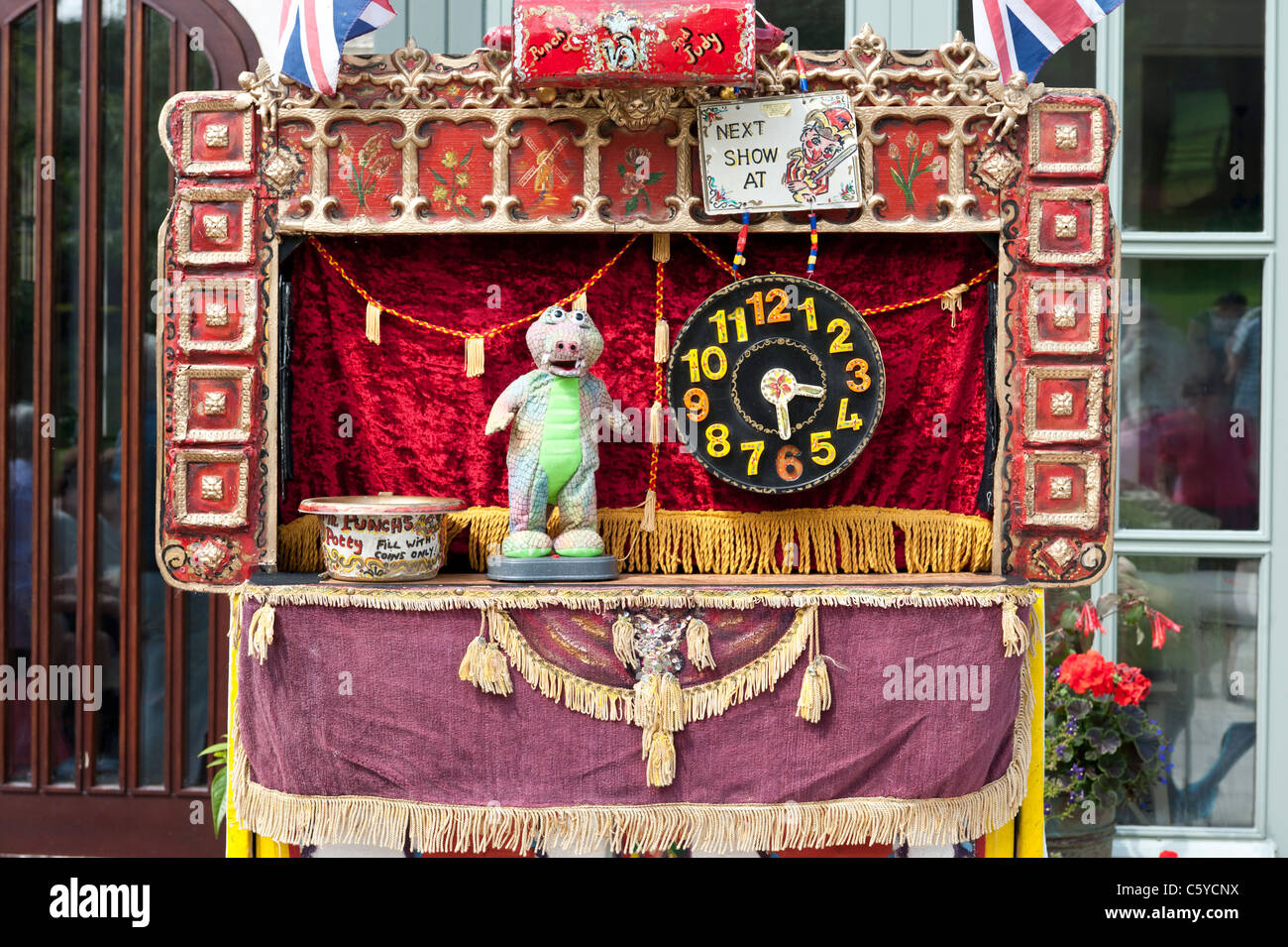 Puppet puppet hi-res stock photography and images - Alamy