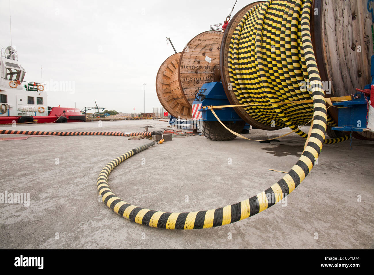Cable laying vessel hi-res stock photography and images - Alamy