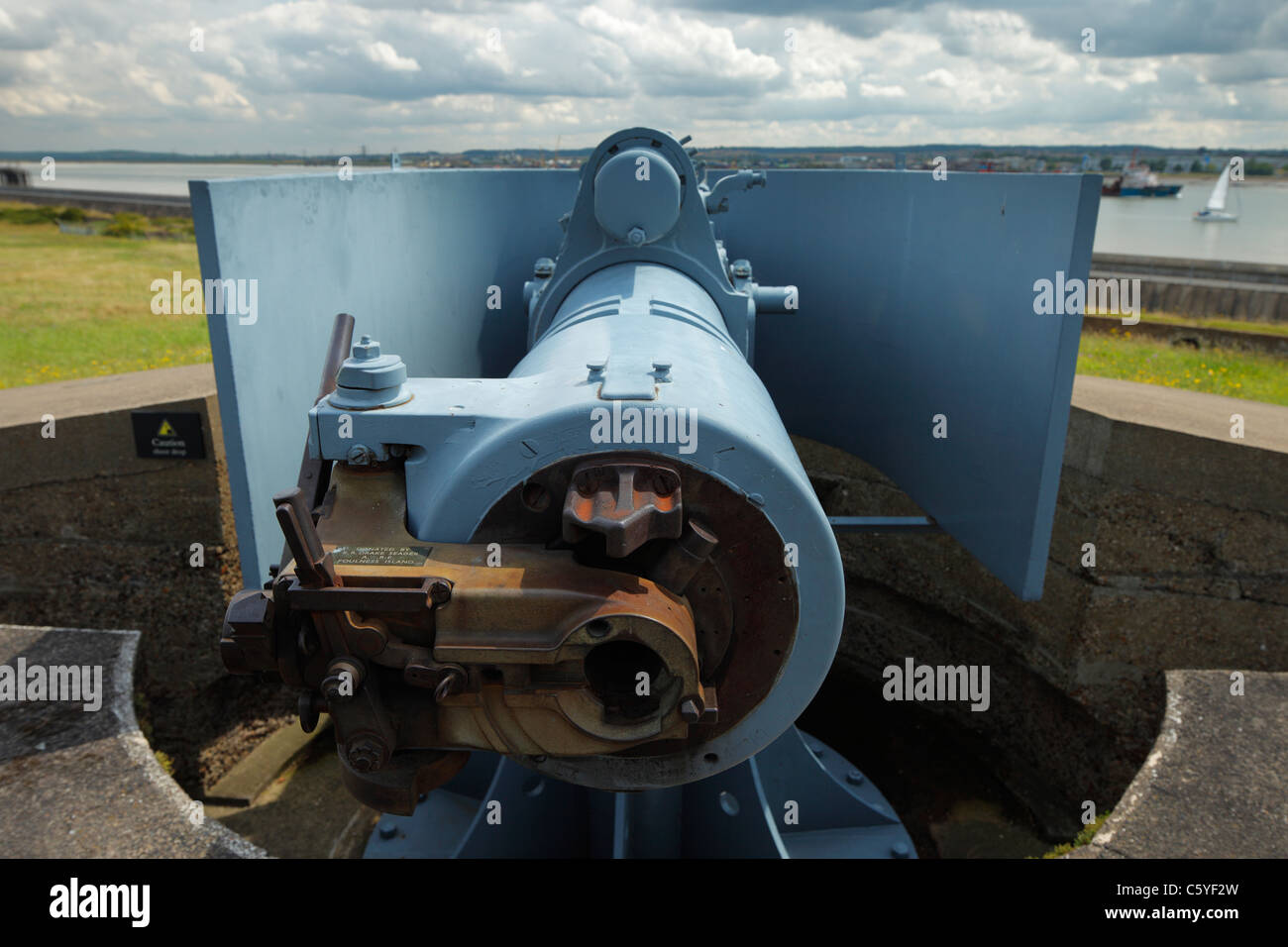 Gun 6 inch hi-res stock photography and images - Alamy