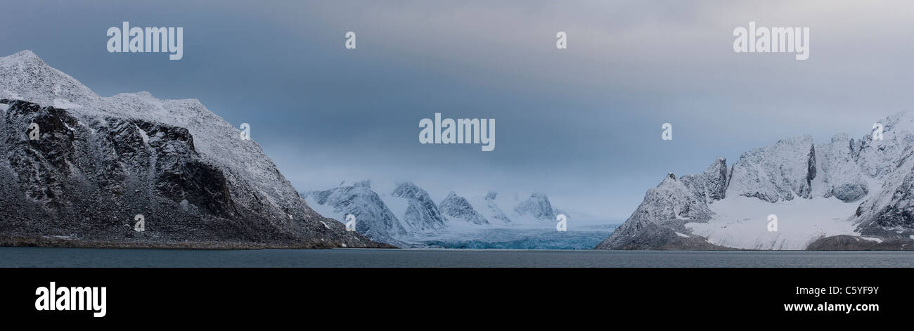 Glacier svalbard arctic landscape hi-res stock photography and images ...