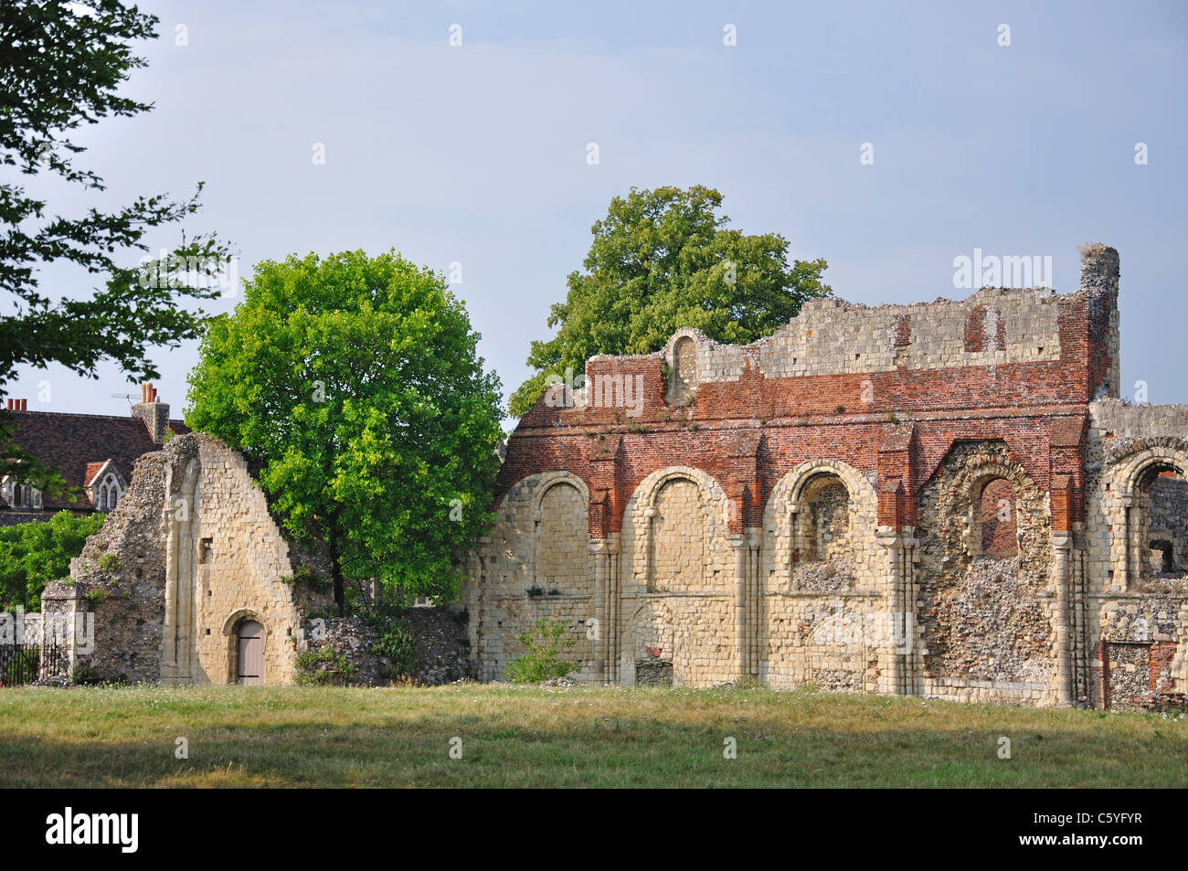 English abbey ruins hi-res stock photography and images - Alamy