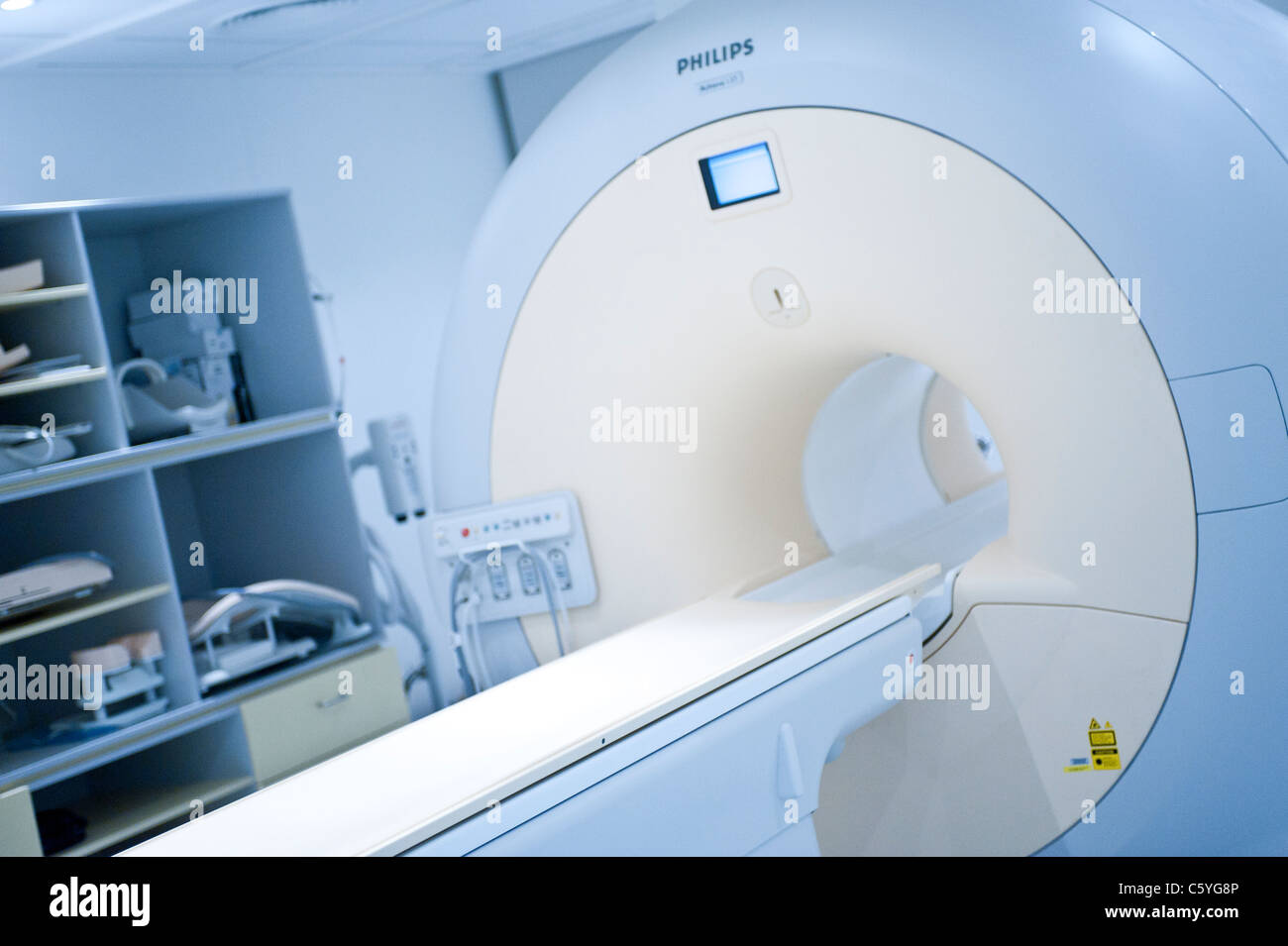 full body MRI scanner magnetic resonance imaging Stock Photo - Alamy