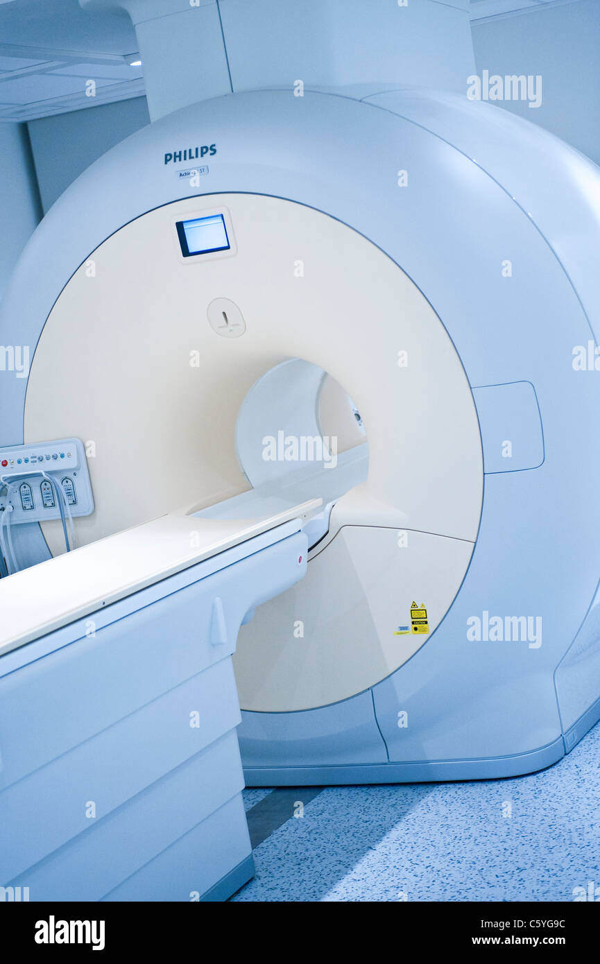 full body MRI scanner magnetic resonance imaging Stock Photo - Alamy