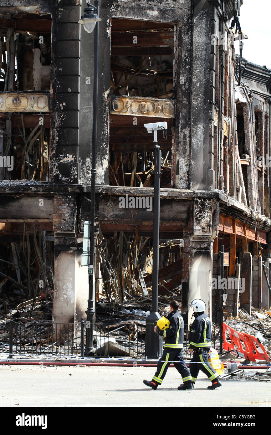 London riot fire hi-res stock photography and images - Alamy