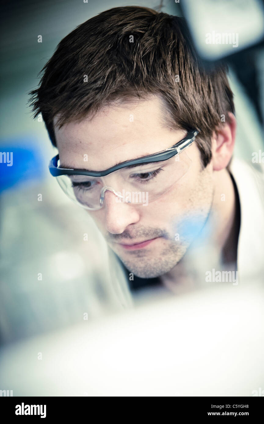 Close up scientist wearing goggles hi-res stock photography and images ...