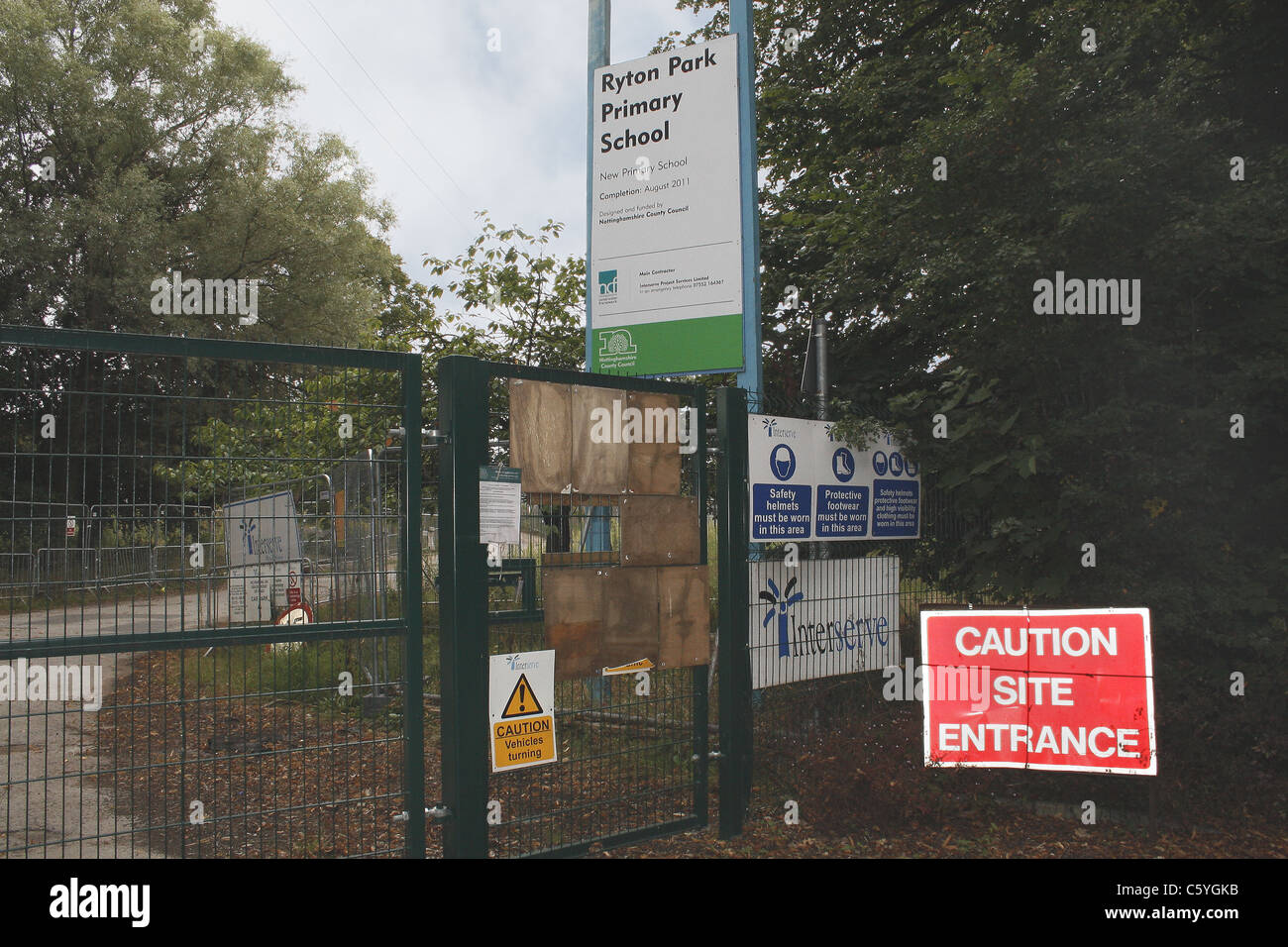 Ryton Park Primary School, bulding site entrance, Worksop, Notts ...