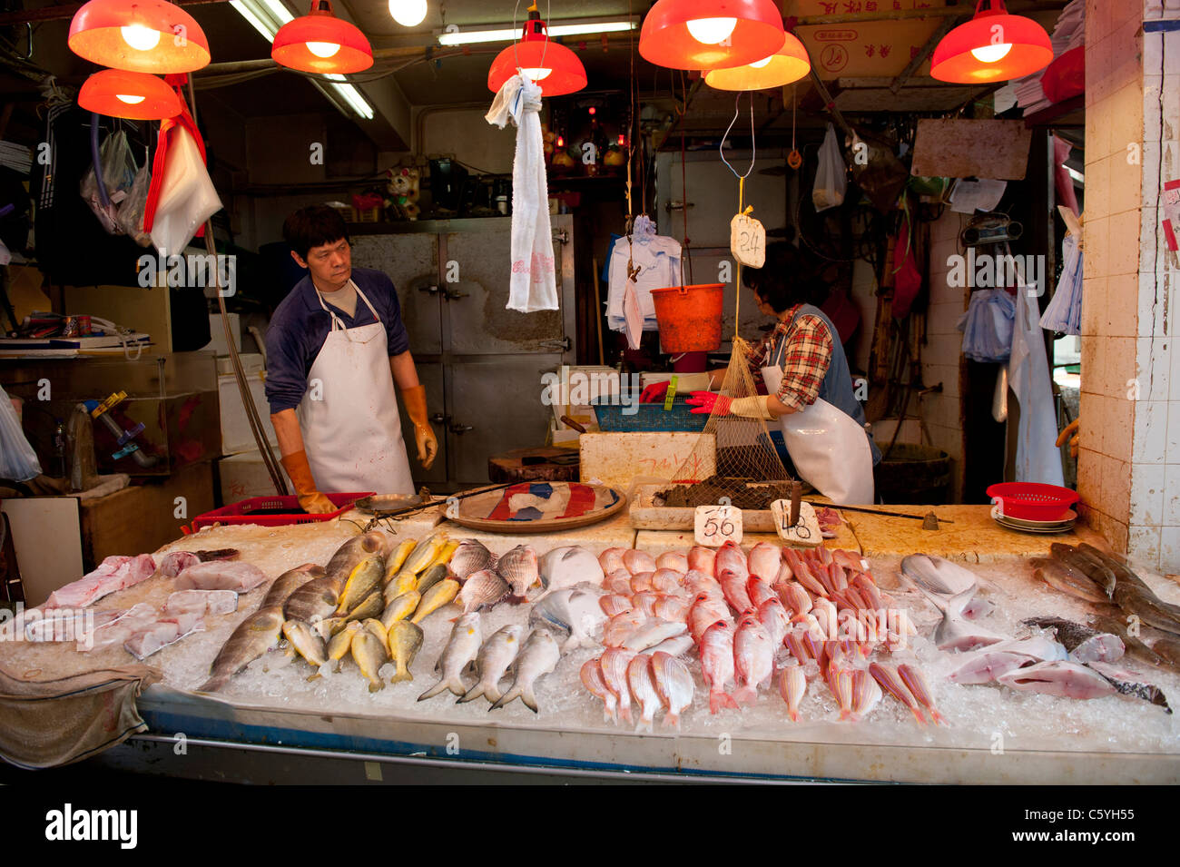 Chinese fish monger hi-res stock photography and images - Alamy