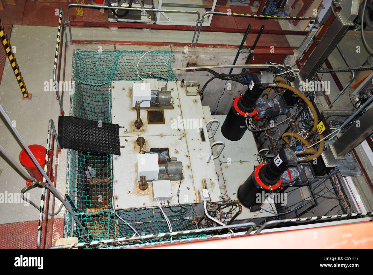 Physics science equipment laboratory hi-res stock photography and ...