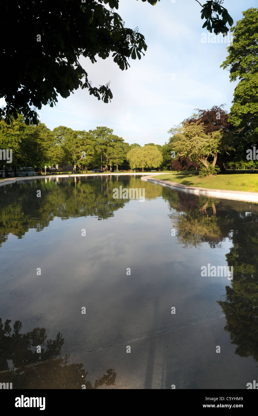 Picturesque Tettenhall pool with Horse Chestnut trees in leaf reflected ...