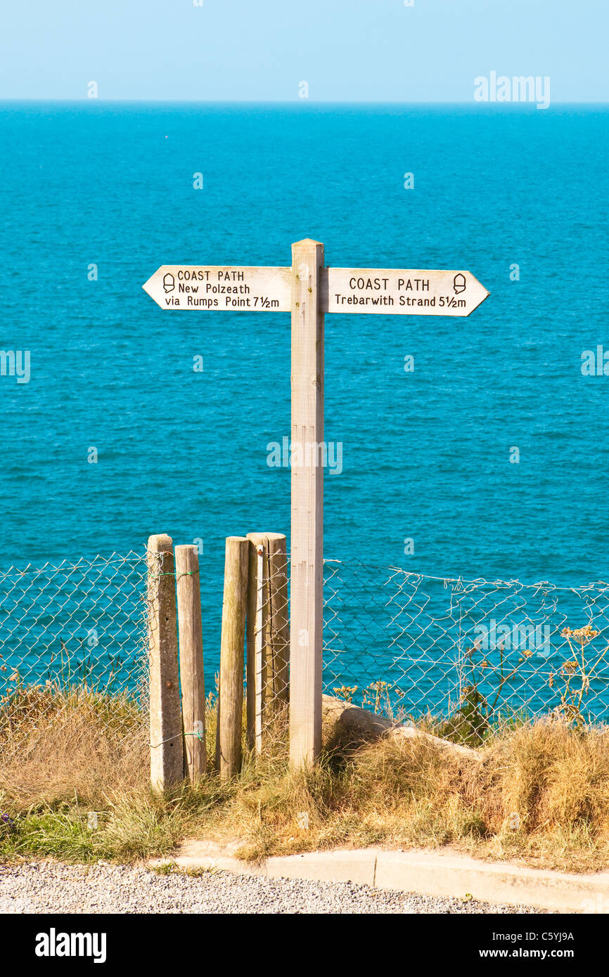 Country signpost cornwall hi-res stock photography and images - Alamy