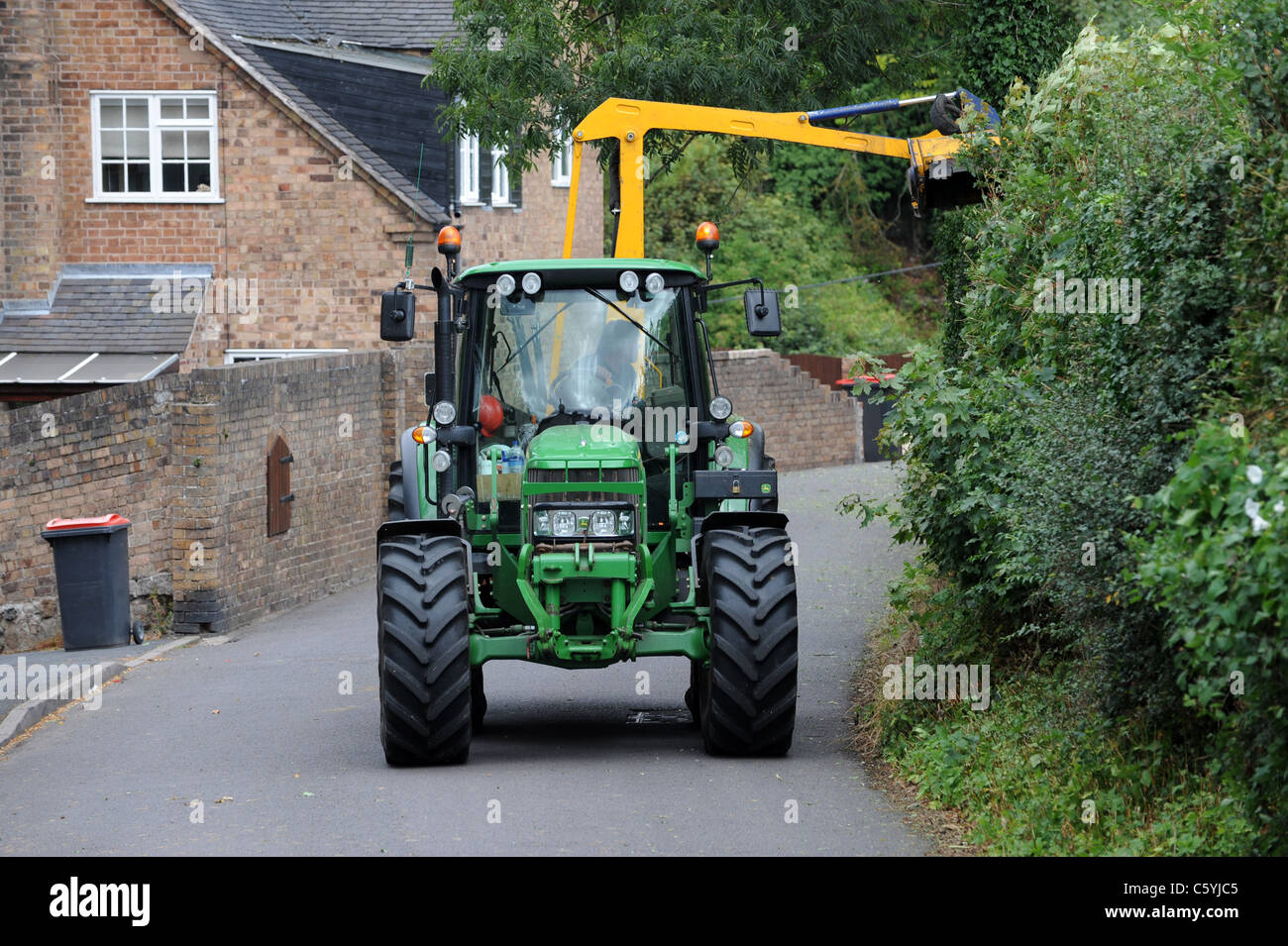Hedge cutter hi-res stock photography and images - Alamy