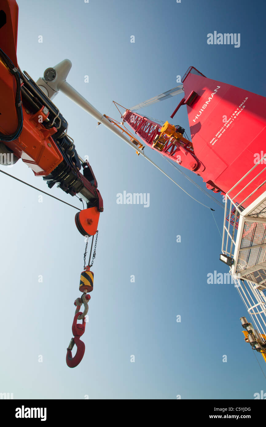 Lifting cradle hi-res stock photography and images - Alamy