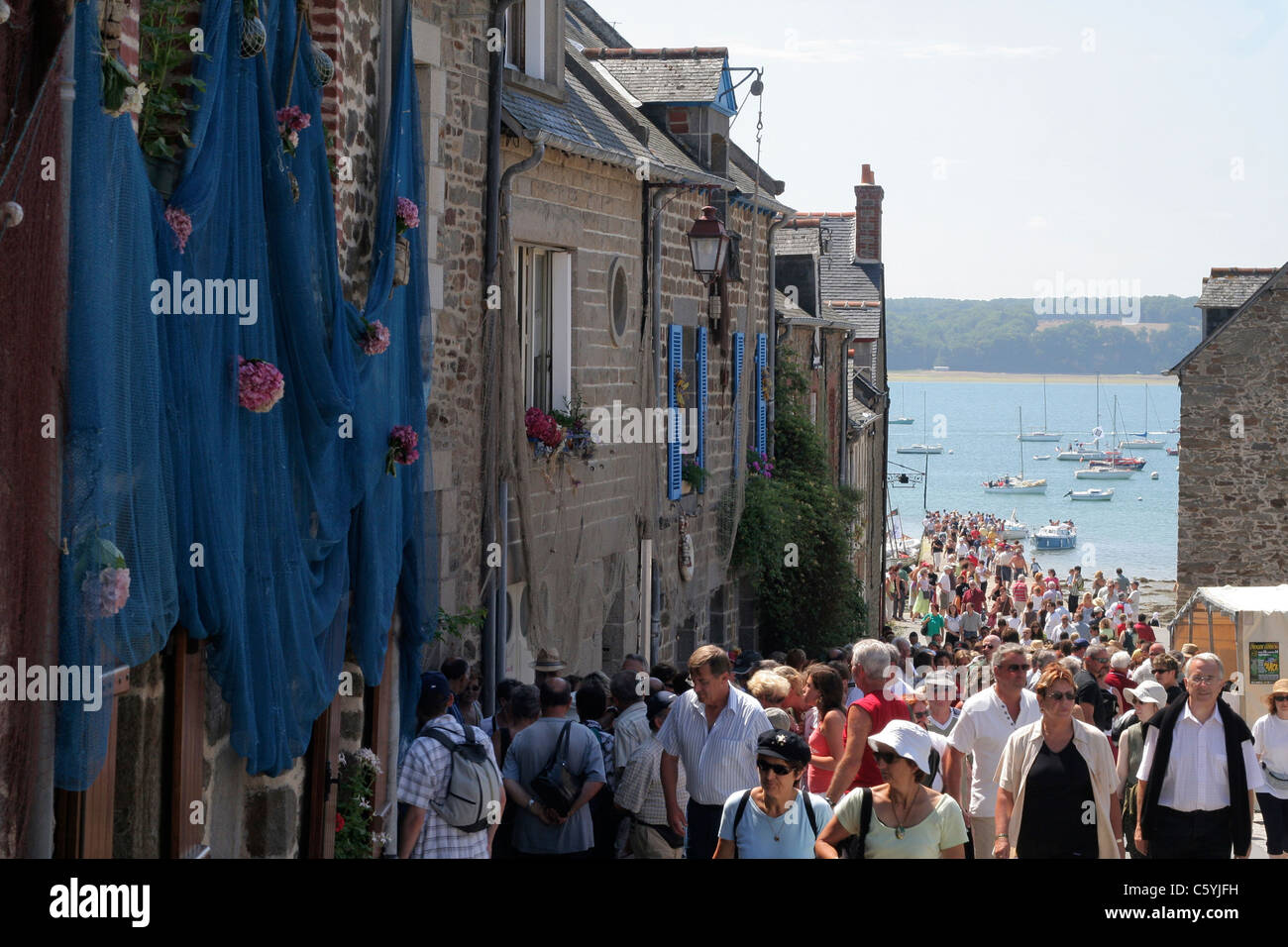 Crowded the streets to celebrate, St Suliac festival "St Suliac ...