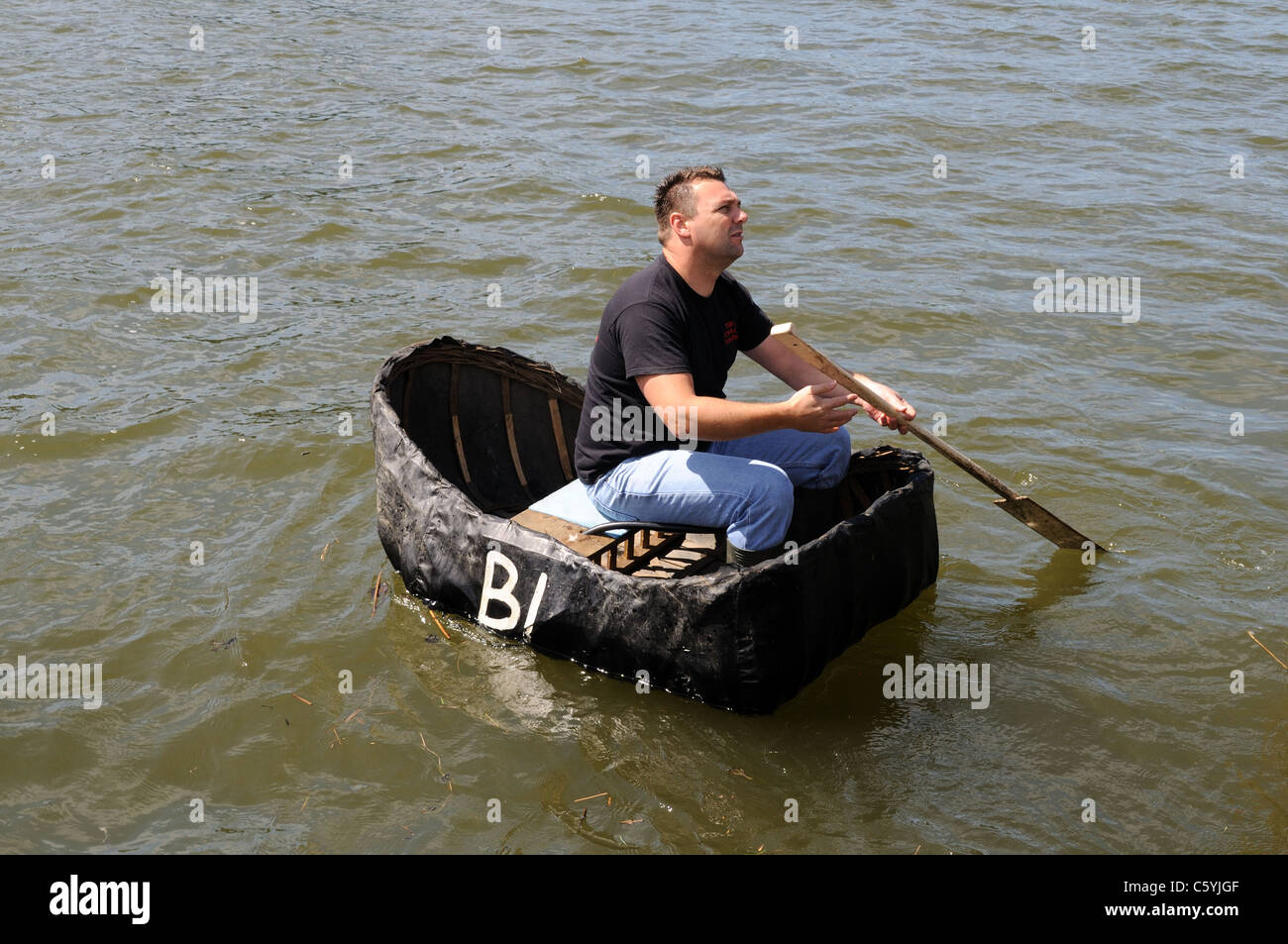 Coracle wales hi-res stock photography and images - Alamy