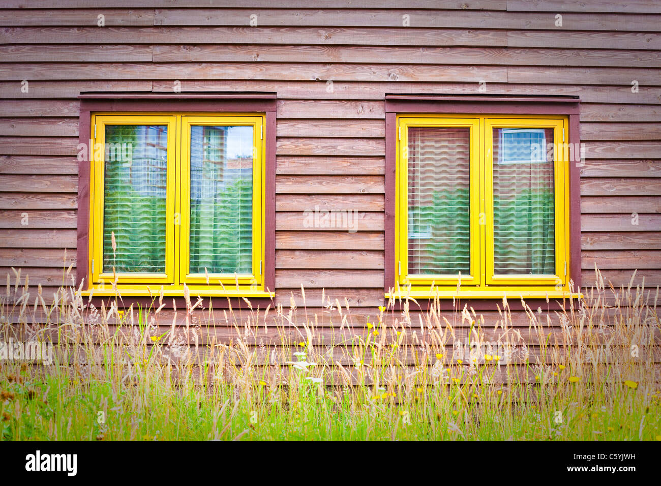 Yellow window frames hi-res stock photography and images - Alamy