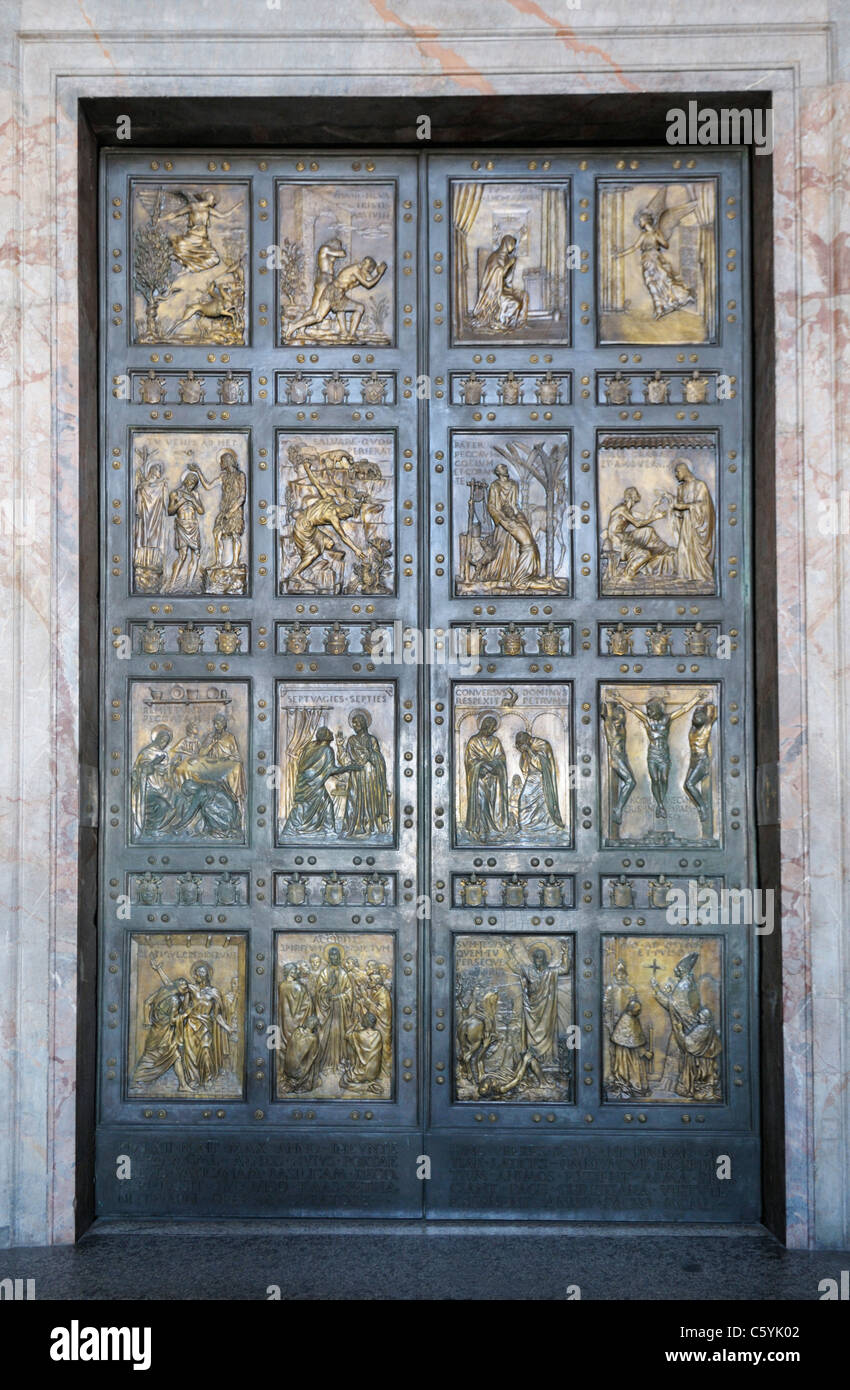 The Holy Door, Porta Sancta, St Peter's Basilica, The Vatican Stock ...