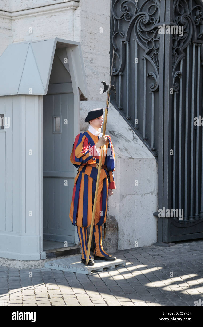 Swiss guard hi-res stock photography and images - Alamy