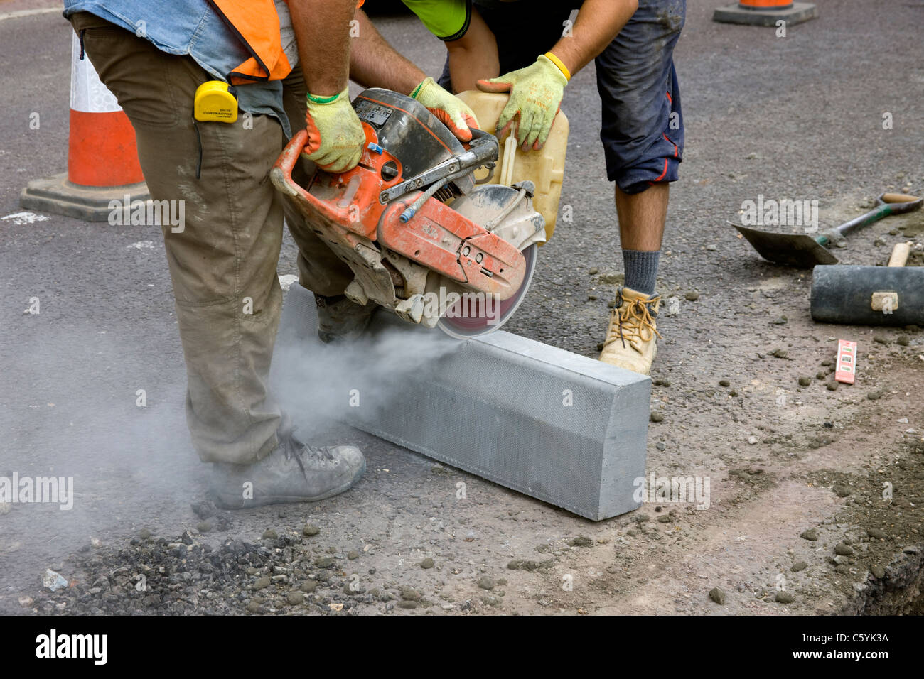 Curb stone hi-res stock photography and images - Alamy