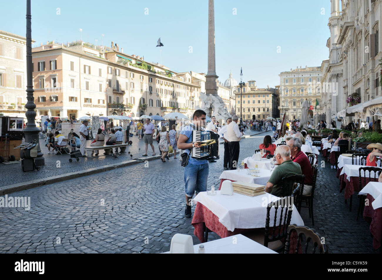 Piazza navona restaurant hi-res stock photography and images - Alamy