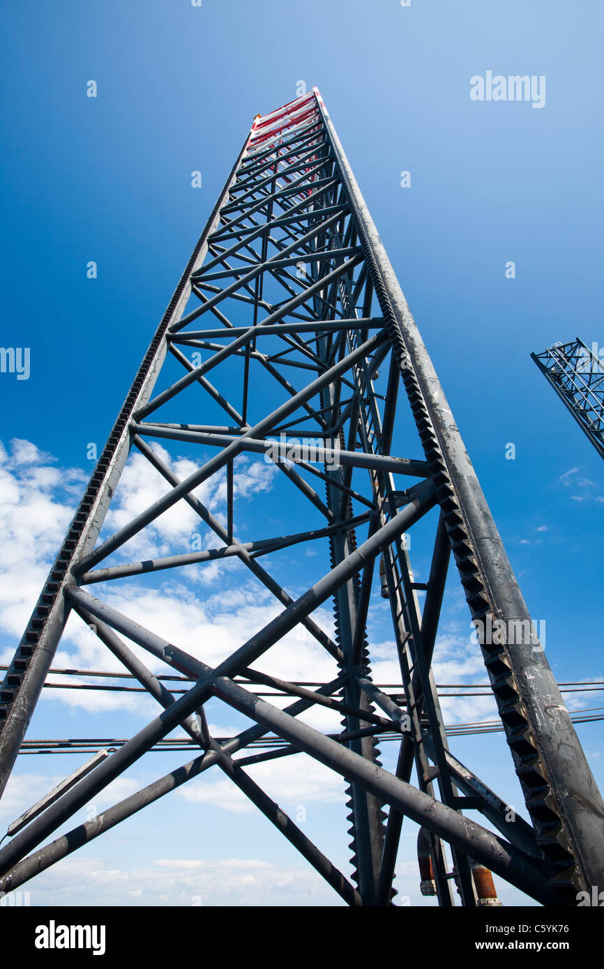 Jack up leg hi-res stock photography and images - Alamy