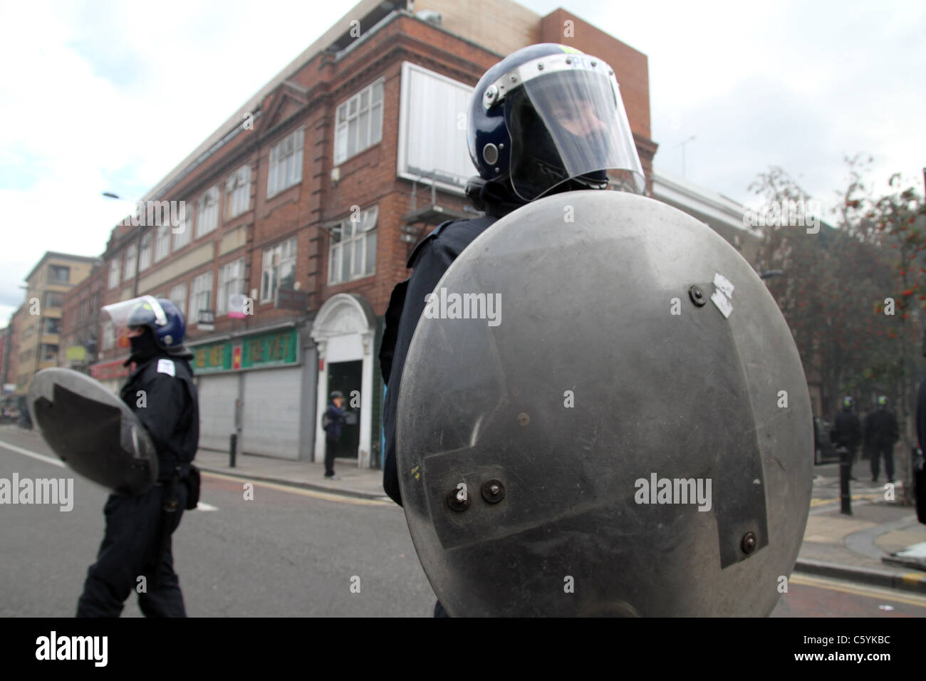 Rioters and police hi-res stock photography and images - Alamy