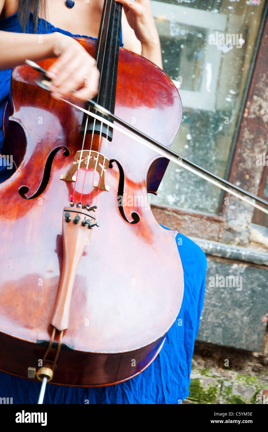 Woman playing a cello Stock Photo - Alamy
