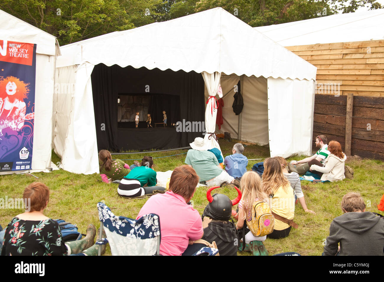 Puppet show at the latitude festival 2011 hi-res stock photography and ...