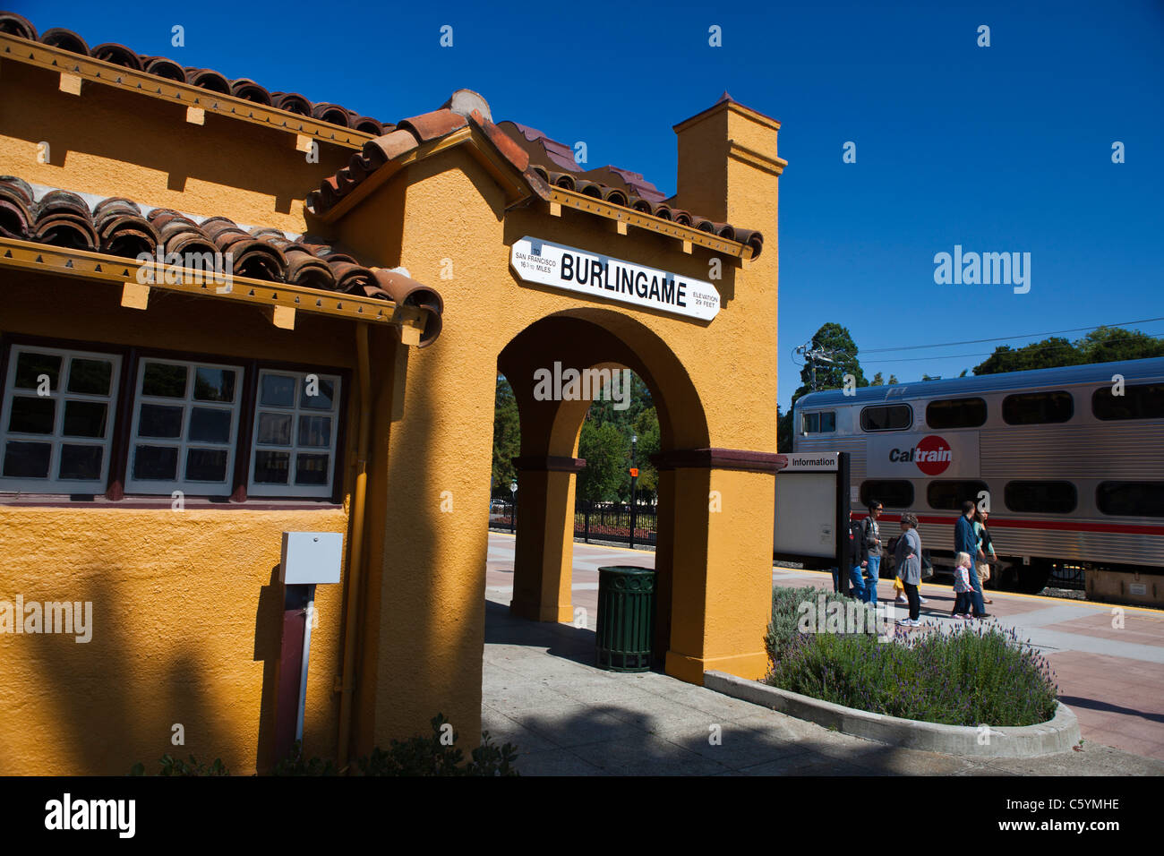 Train station and railroads hi-res stock photography and images - Alamy