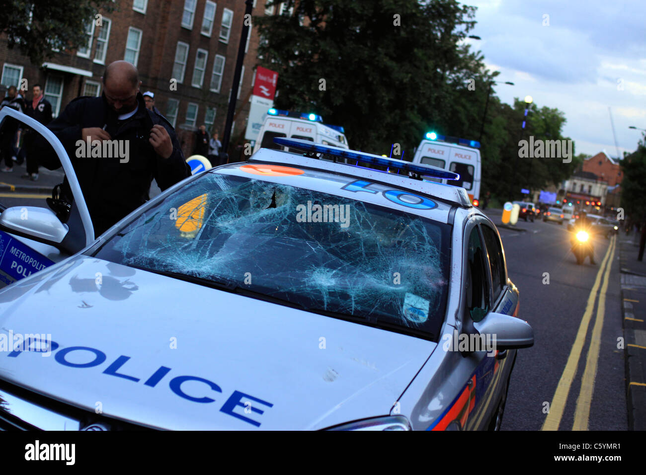 Police car with a smashed windscreen in Hackney during the London riots ...