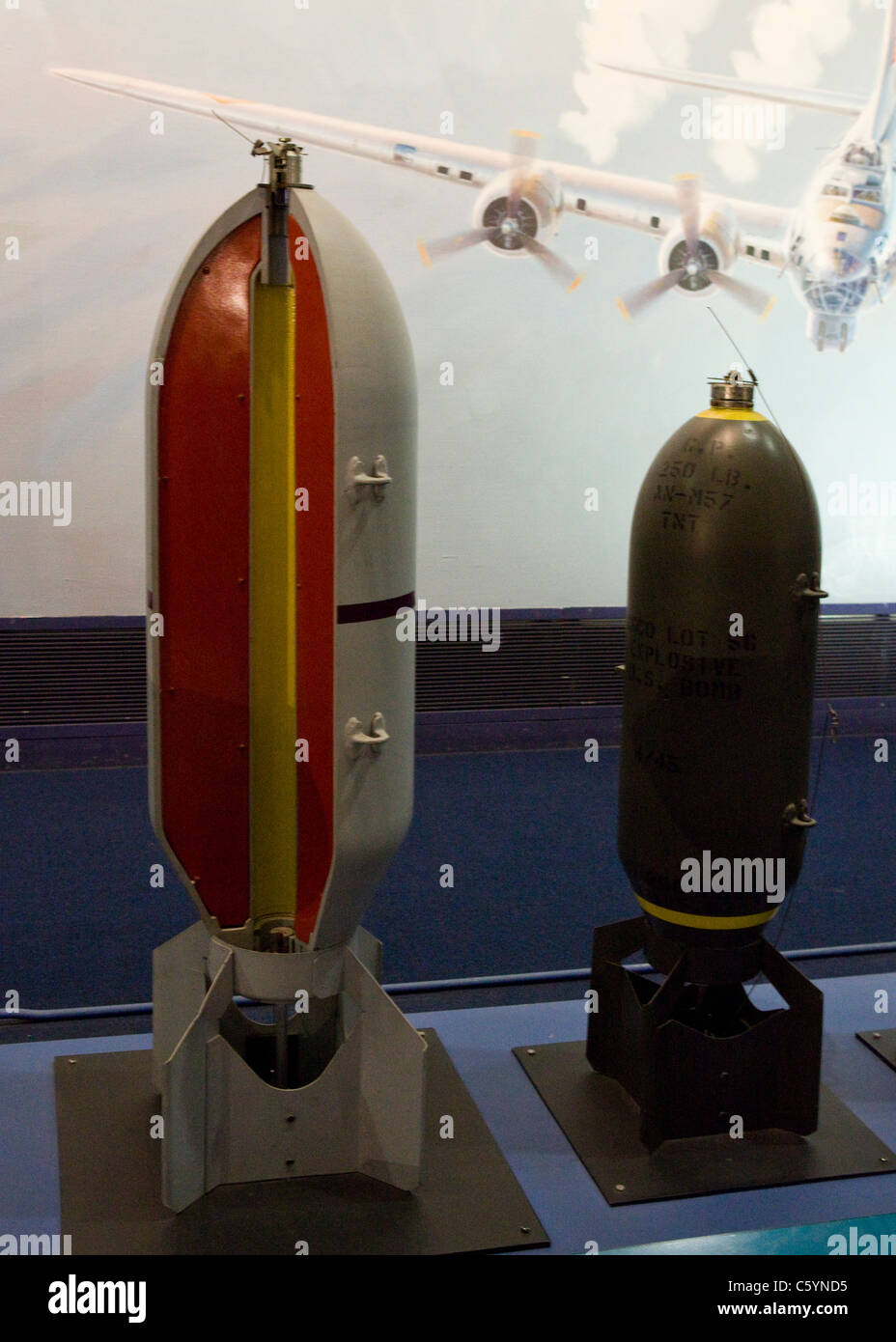 Bombs hi-res stock photography and images - Alamy