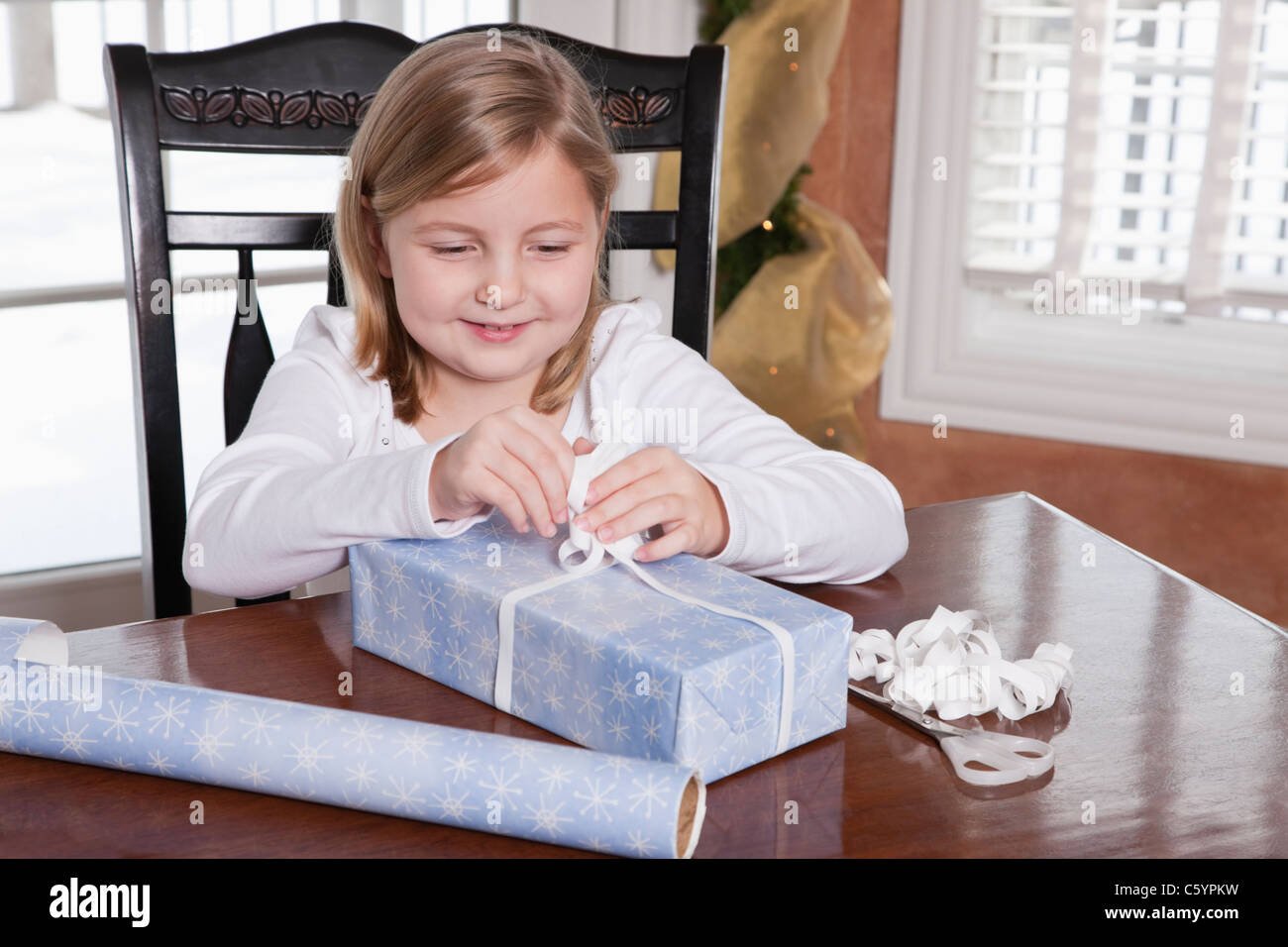 Present wrapping hi-res stock photography and images - Alamy