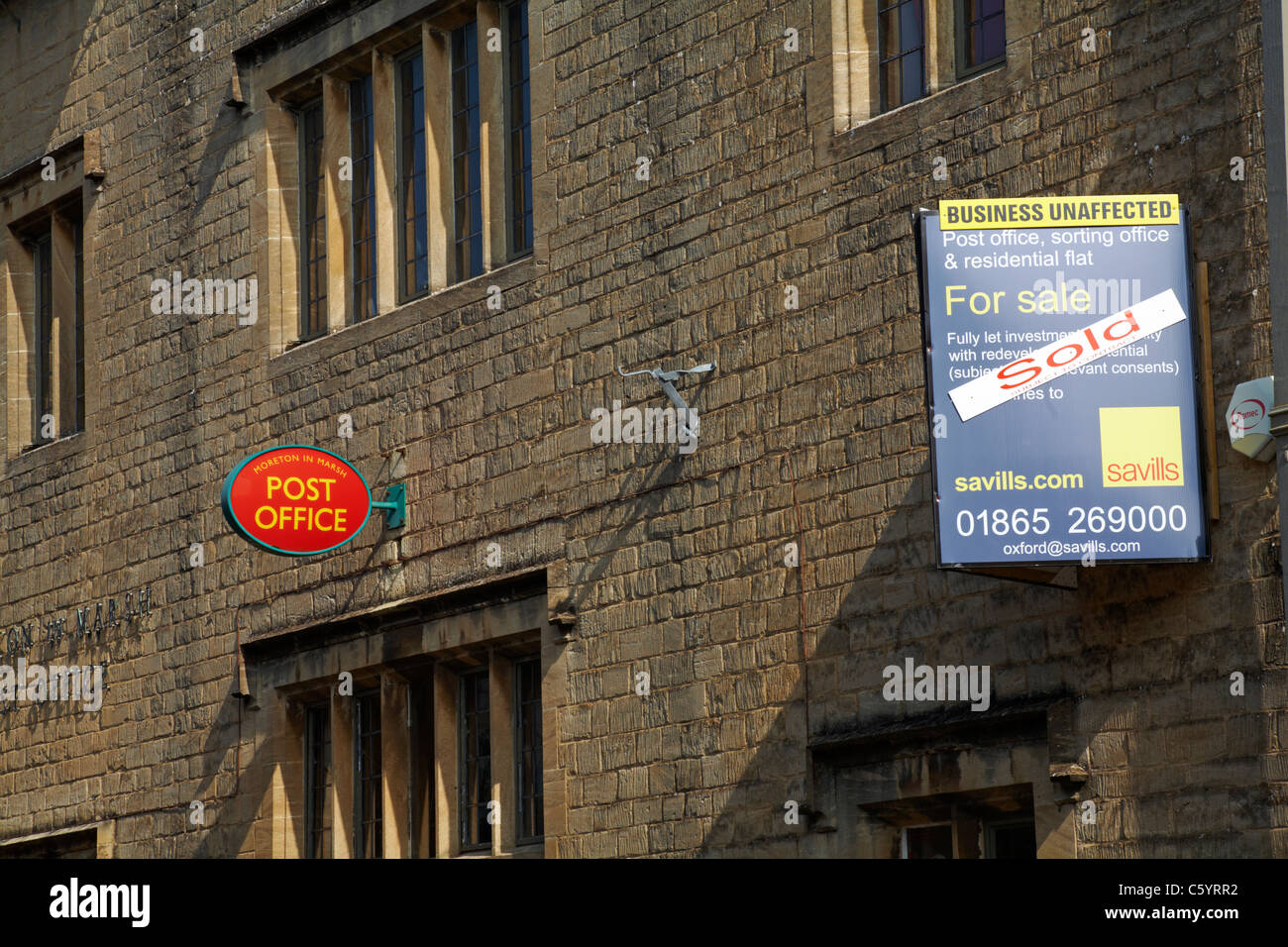 Savills for sale sign hi-res stock photography and images - Alamy