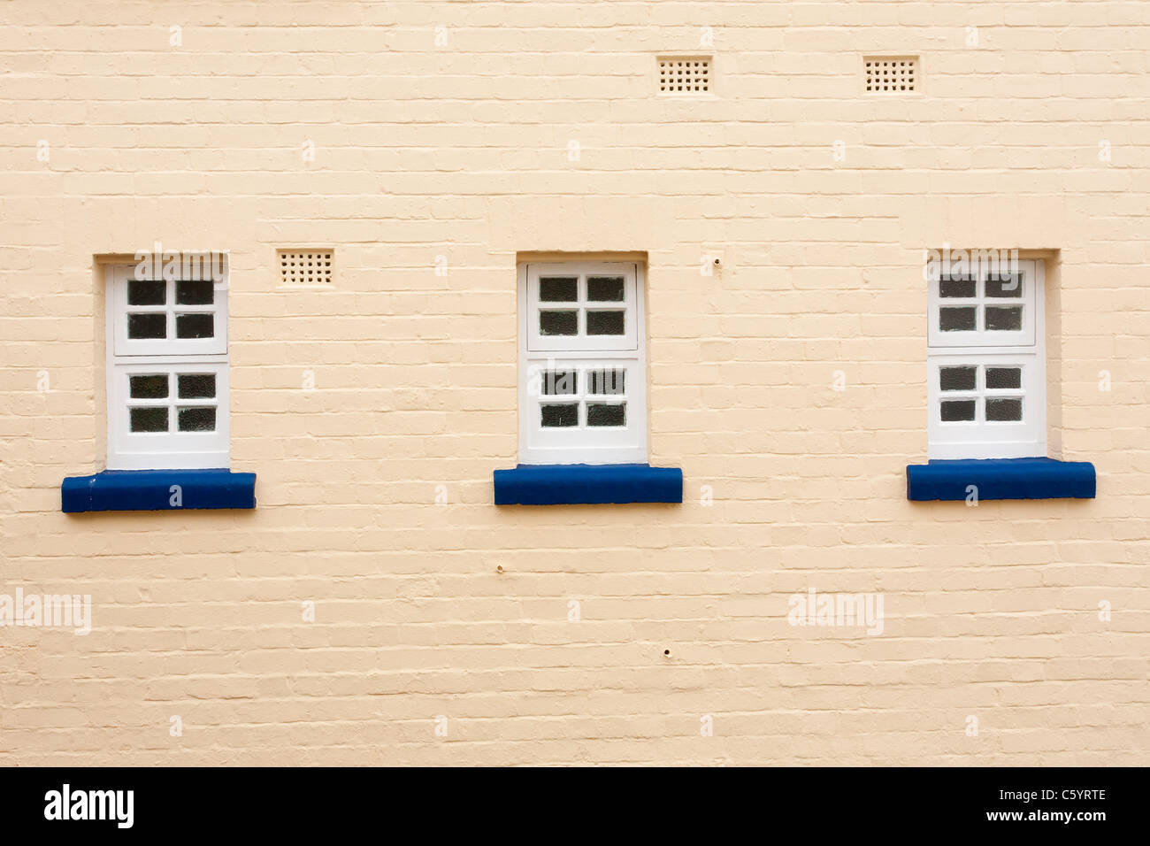 Staithes yorkshire surf hi-res stock photography and images - Alamy