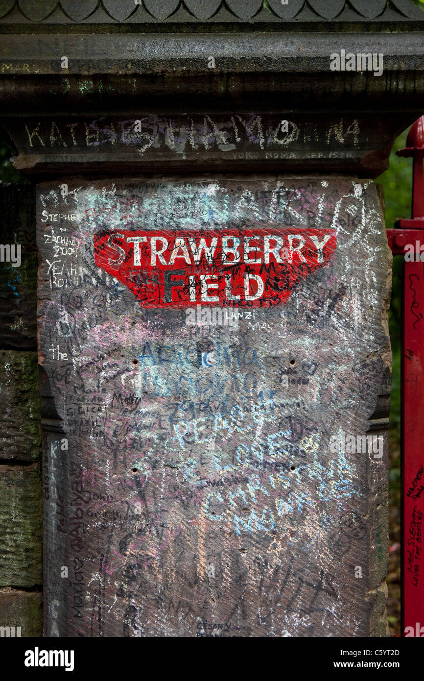 Strawberry fields sign hi-res stock photography and images - Alamy