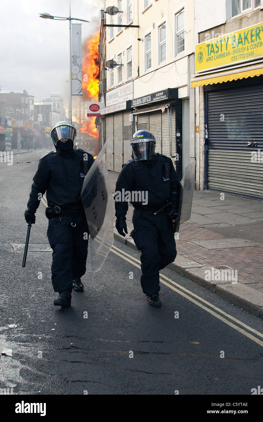 Riot police clear a South London street to provide protection from ...