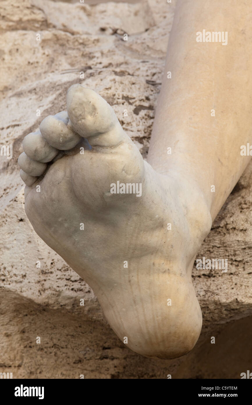Rome statue feet hi-res stock photography and images - Alamy