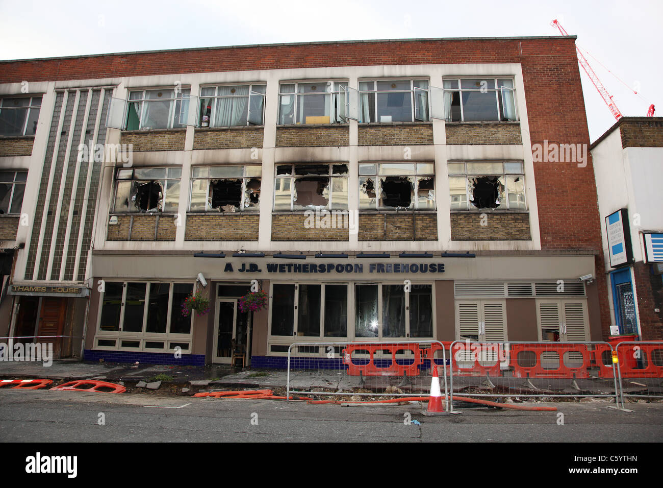 Riots night looting shops hi-res stock photography and images - Alamy