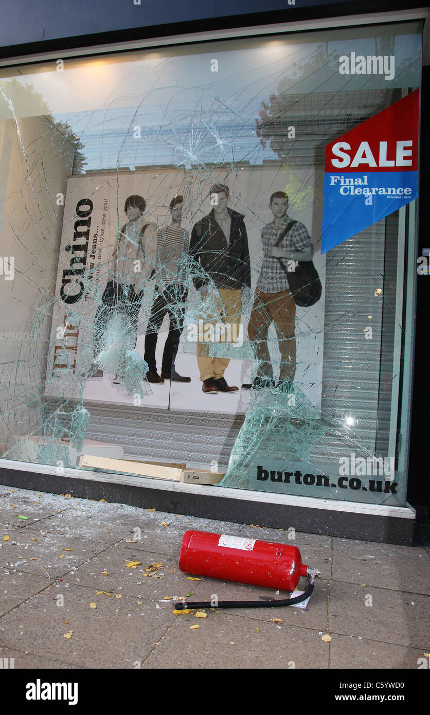 Pictures taken at 7am on 09/08/2011 after the Riots which took place in ...