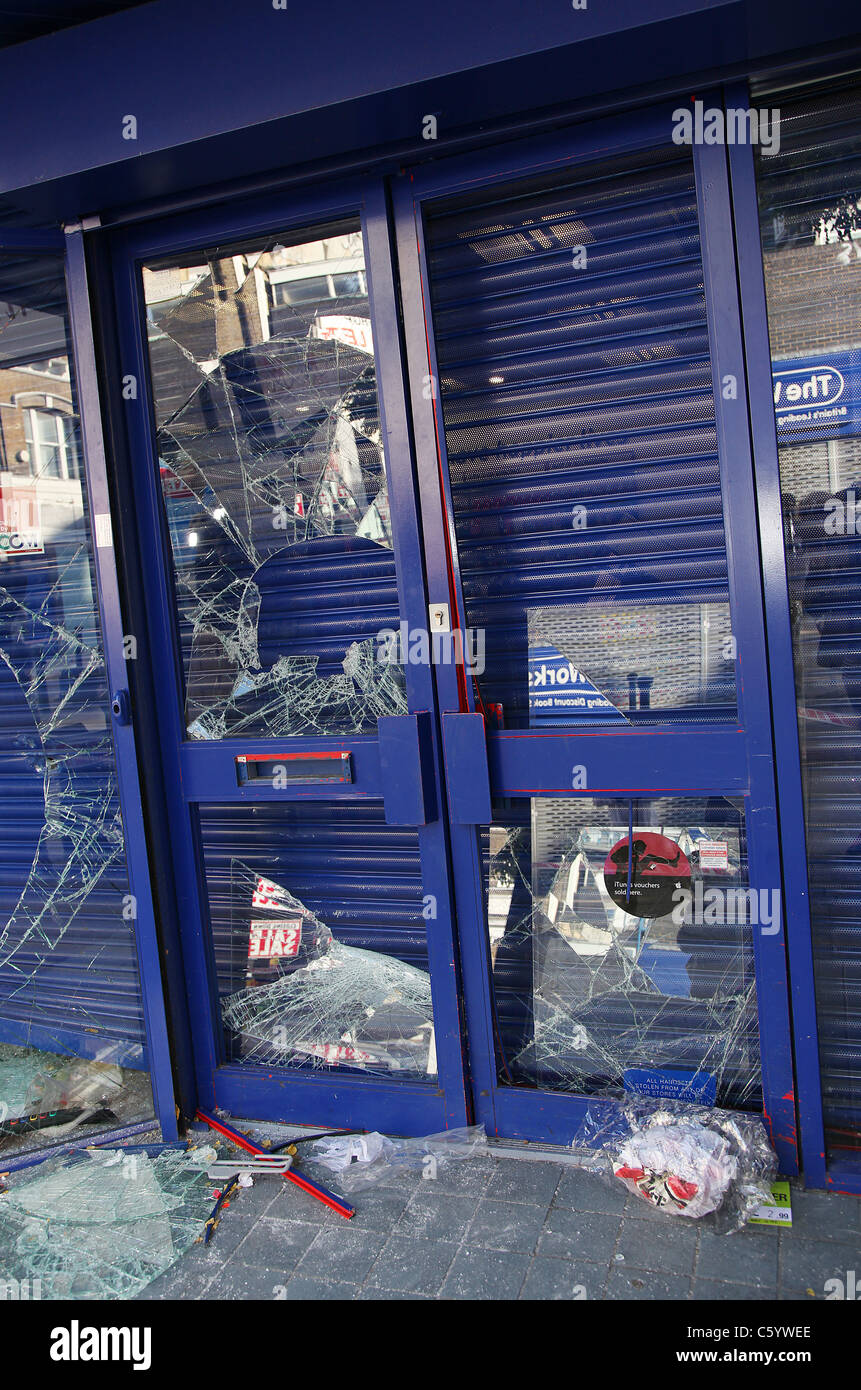Pictures taken at 7am on 09/08/2011 after the Riots which took place in ...