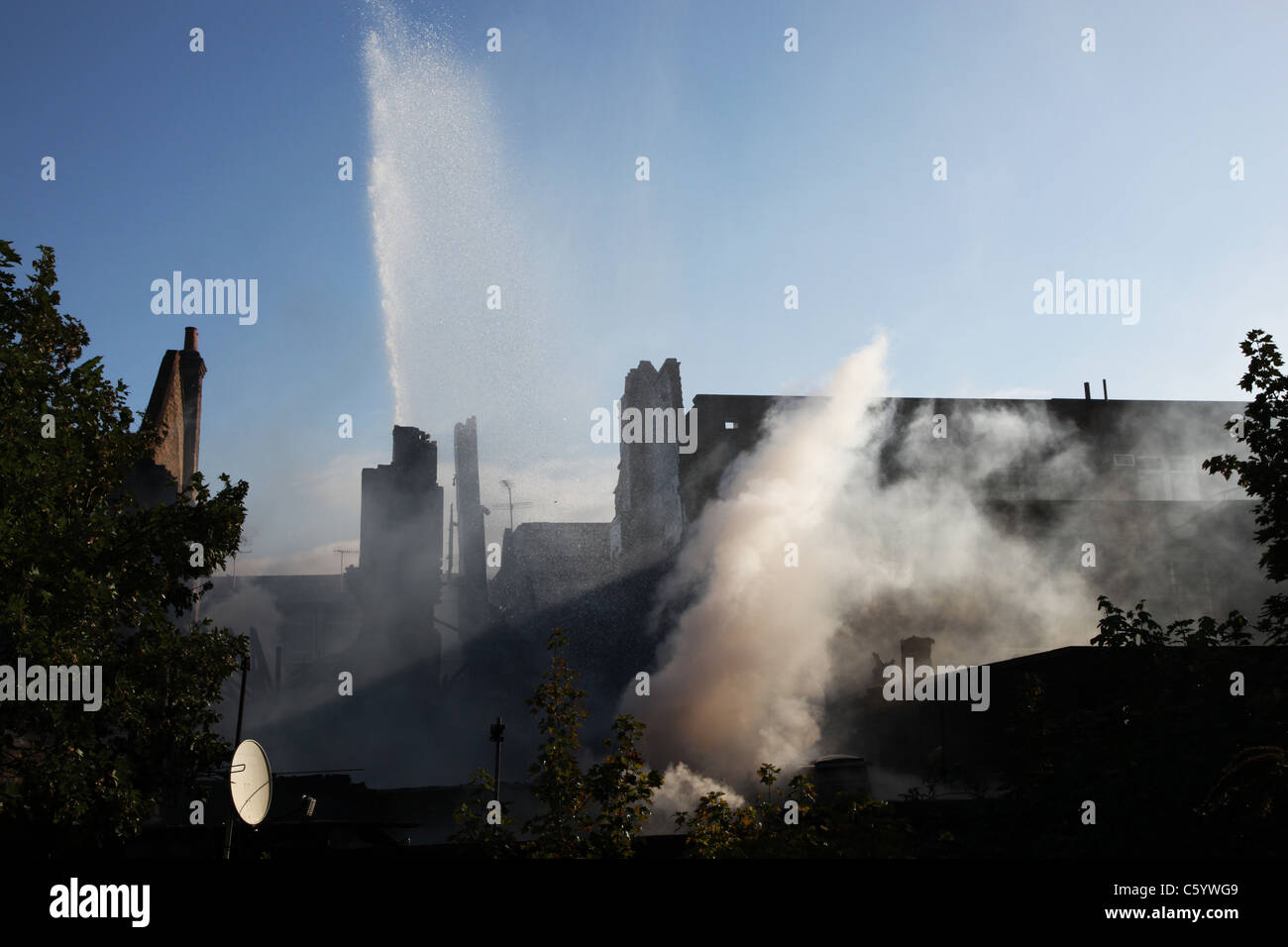 Riots night looting shops hi-res stock photography and images - Alamy