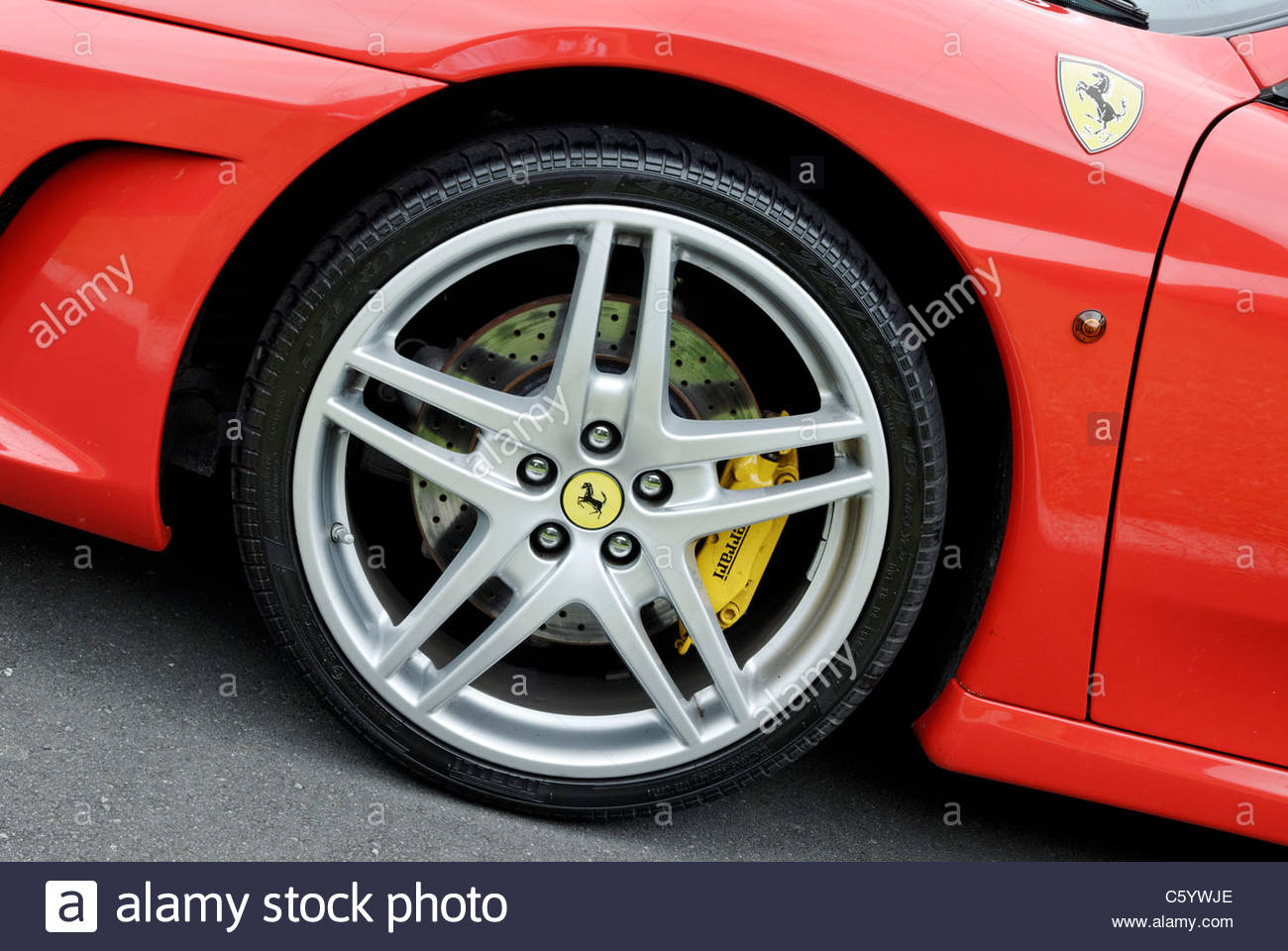 Ferrari Wheel Stock Photos & Ferrari Wheel Stock Images - Alamy