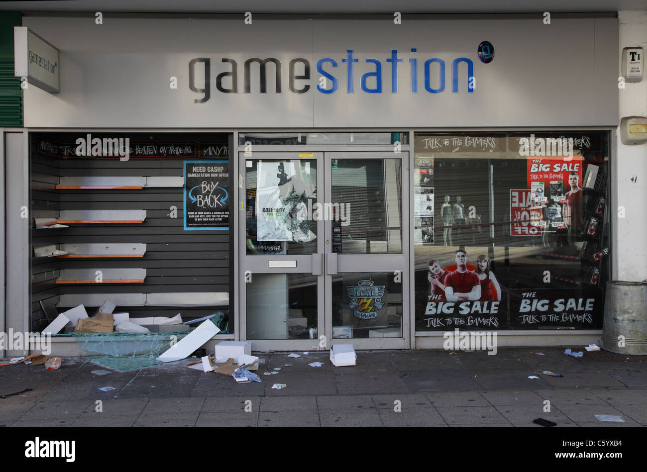 Vandalized shop hi-res stock photography and images - Alamy