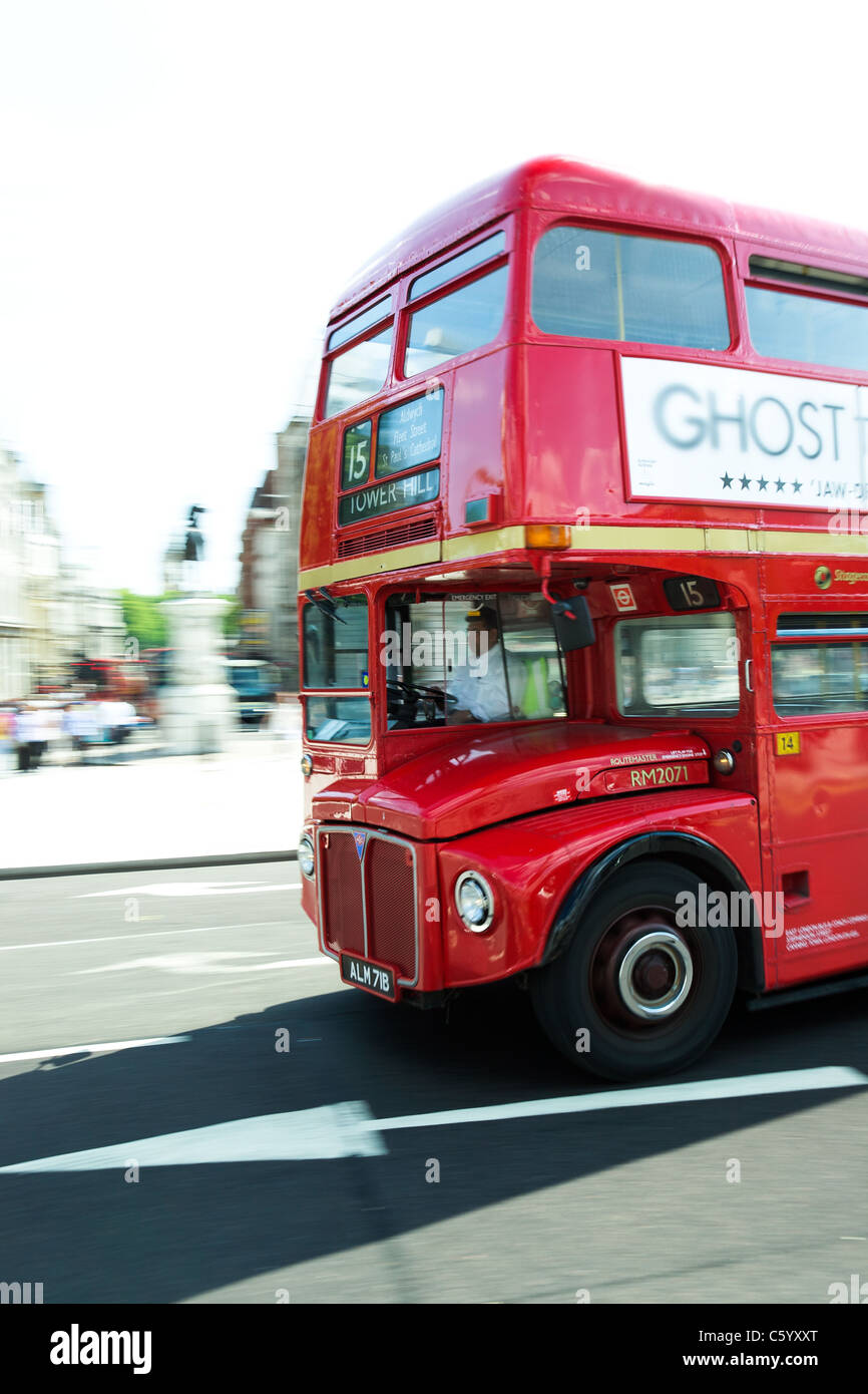 Routemaster bus in Trafalgar Square Stock Photo - Alamy
