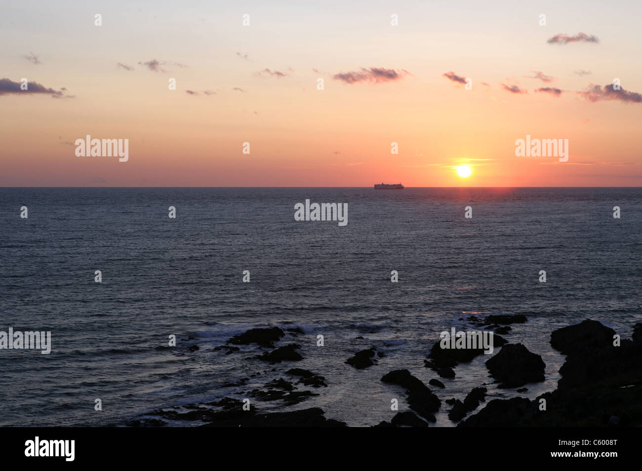 Summer sunset across the Celtic Sea at Woolacombe Bay in Devon Stock ...