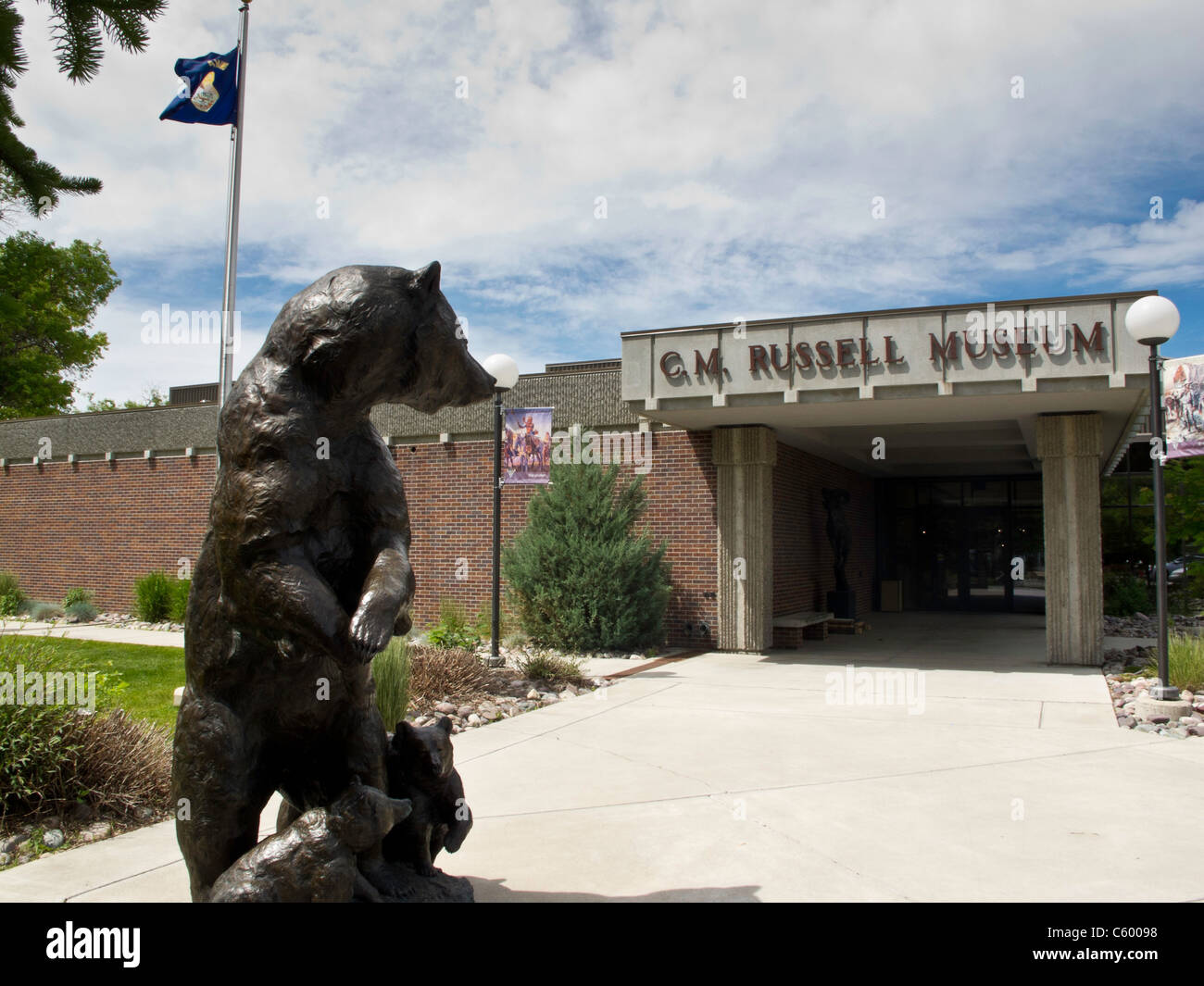 C.M.Russell Museum Entrance and Lifesize Bear Statue, Great Falls, MT ...