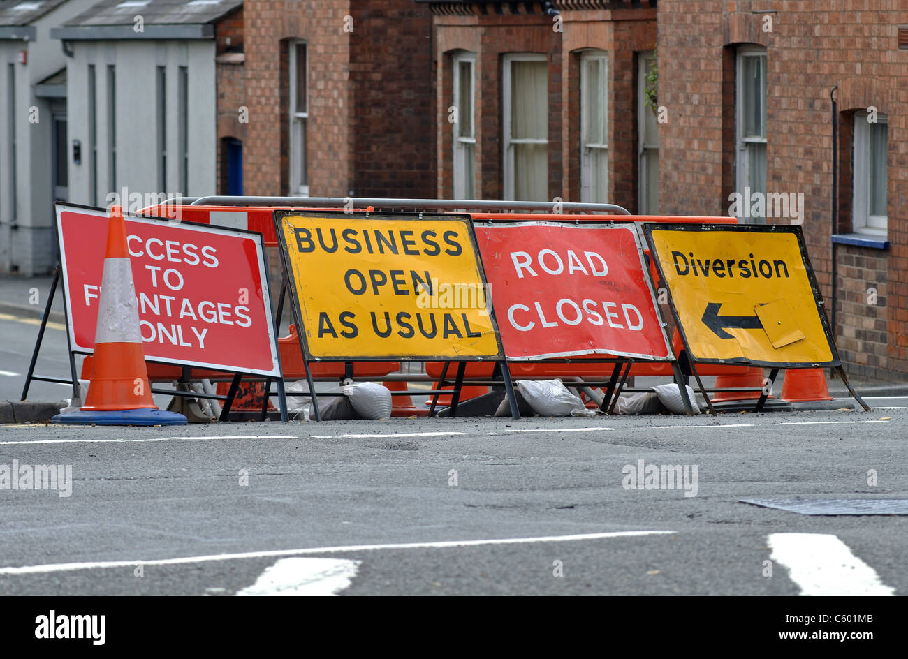 Closed signs hi-res stock photography and images - Alamy