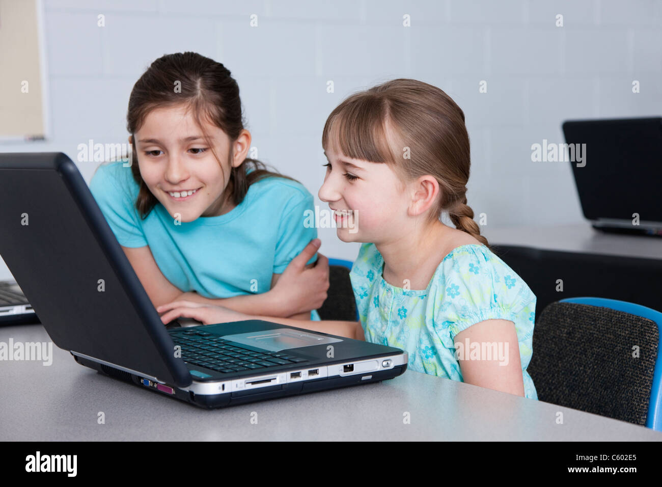 Two girls laptop hi-res stock photography and images - Alamy